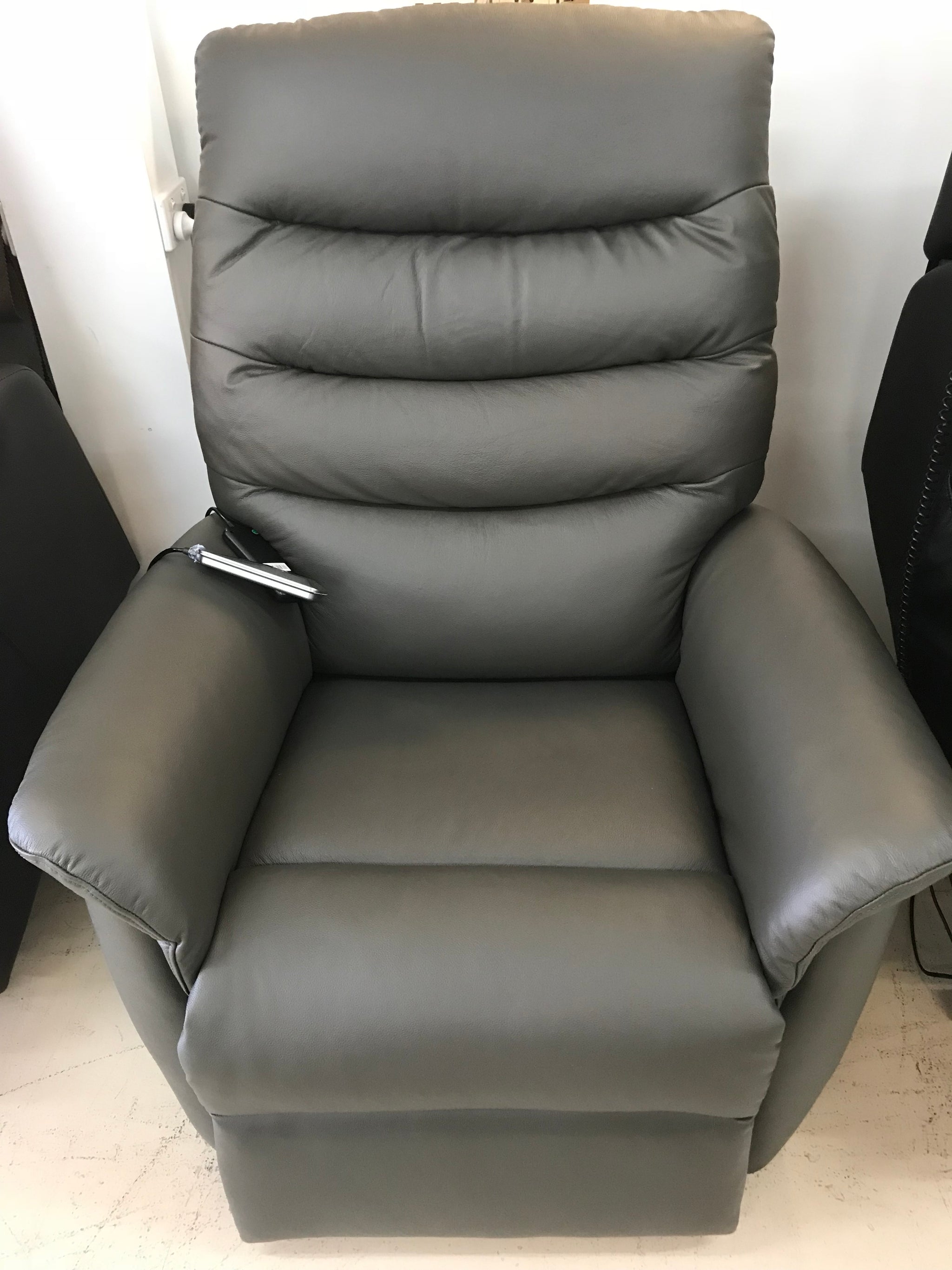 AVANTE Studio Lift Chair – A1 Furniture and Bedding